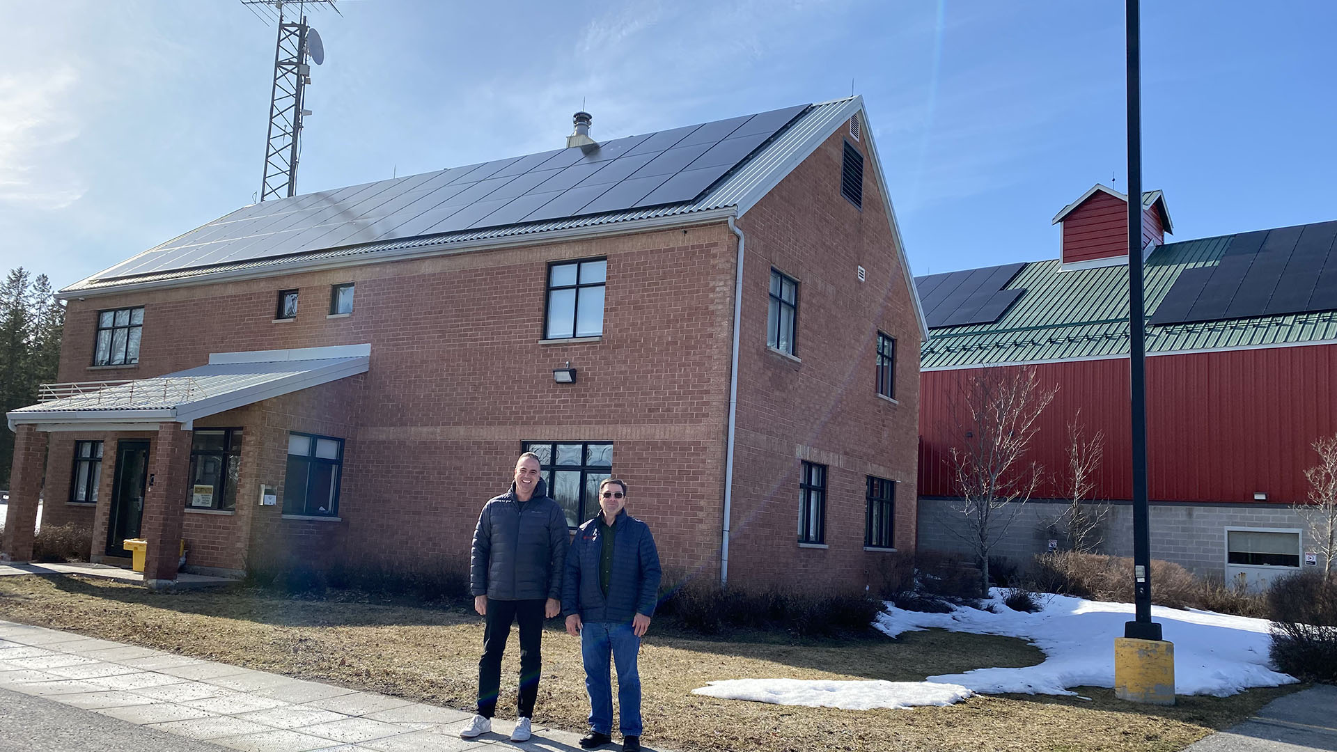 Jamie Roy(gauche) et Dave Poulin (droit), du groupe Distribution et ...